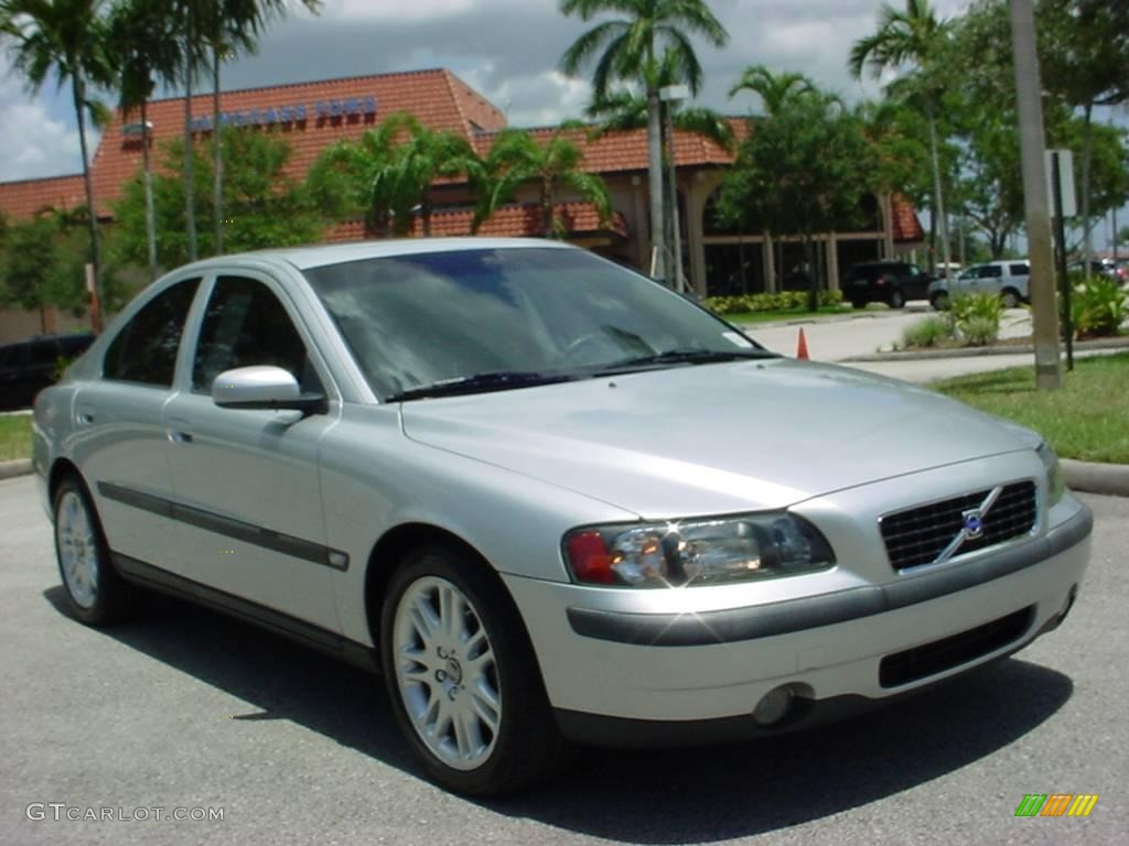 2004 Silver Metallic Volvo S60 2.5T #14151450 Photo #13 | GTCarLot.com - Car Color Galleries