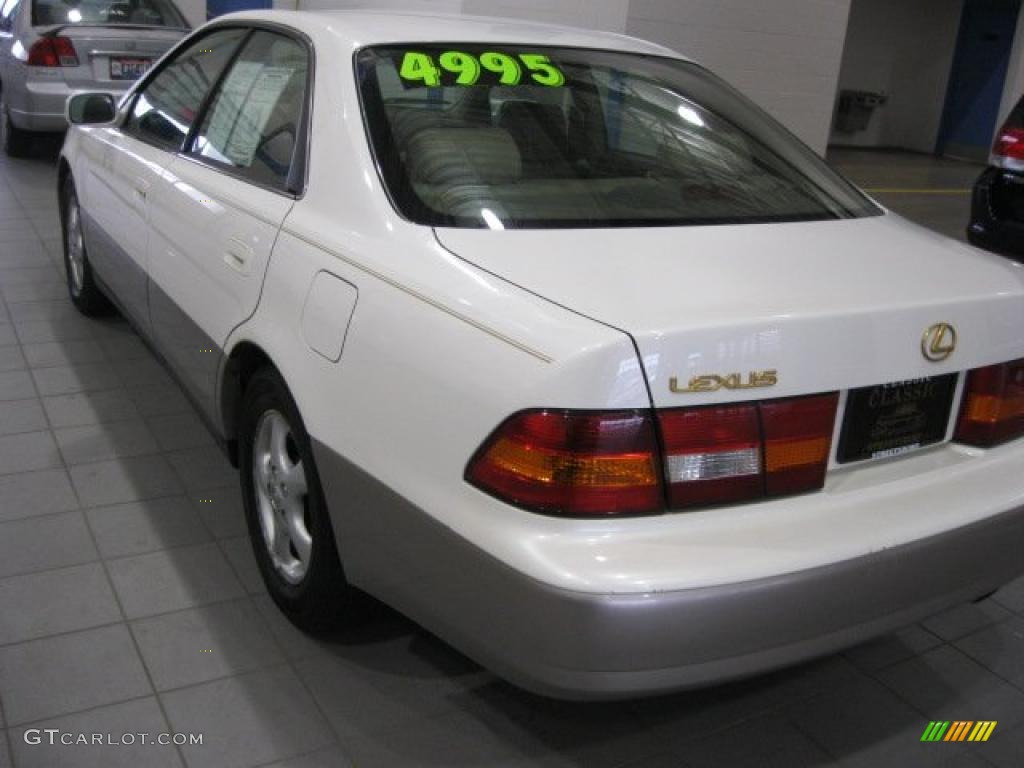 1997 Diamond White Pearl Lexus ES 300 #45770761 Photo #9 | GTCarLot.com - Car Color Galleries